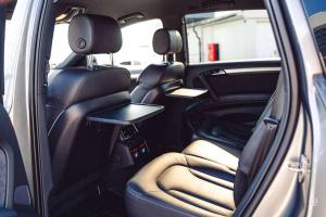 Grey Audi Q7 2010 in Vilnius, with an engine capacity of 4.13 L and mileage of 340 thousand km for 10900 €, photo 13 on AUTOMOTO.COM.LV