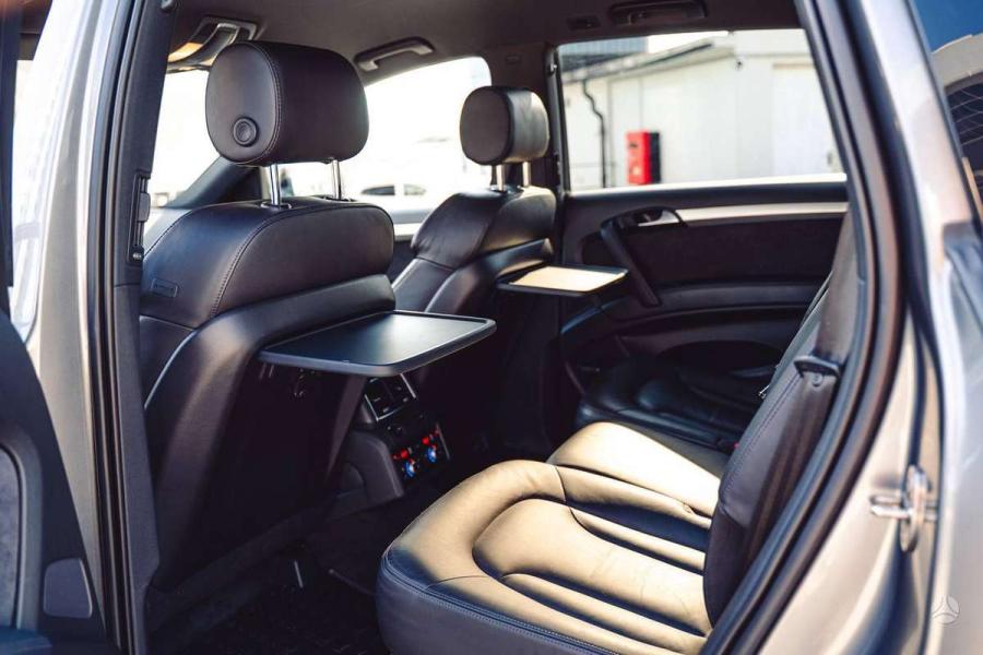 Grey Audi Q7 2010 in Vilnius, with an engine capacity of 4.13 L and mileage of 340 thousand km for 10900 €, photo 13 on AUTOMOTO.COM.LV