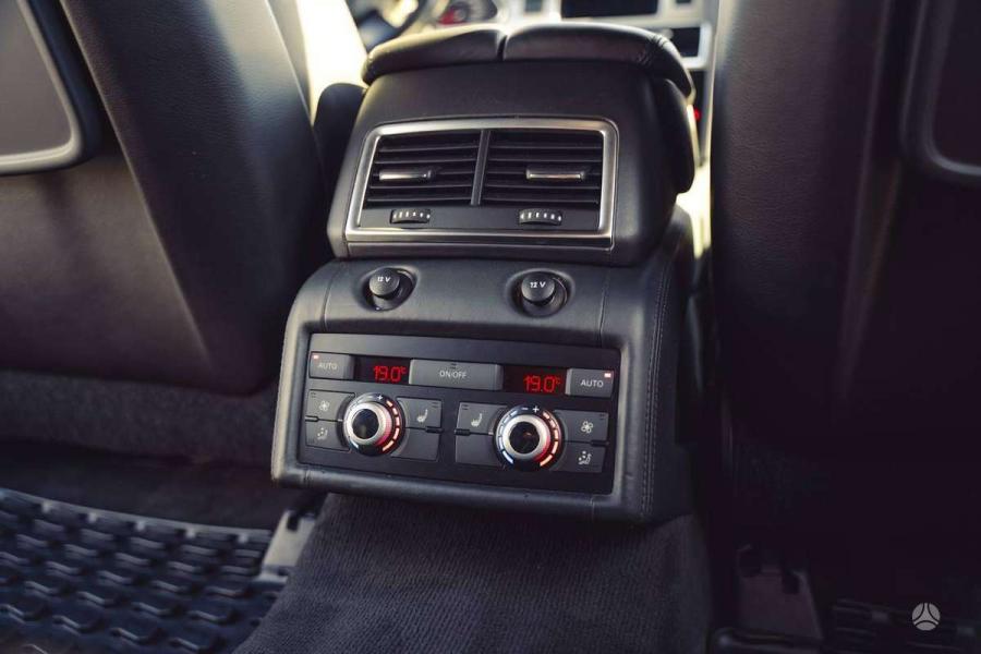 Grey Audi Q7 2010 in Vilnius, with an engine capacity of 4.13 L and mileage of 340 thousand km for 10900 €, photo 15 on AUTOMOTO.COM.LV