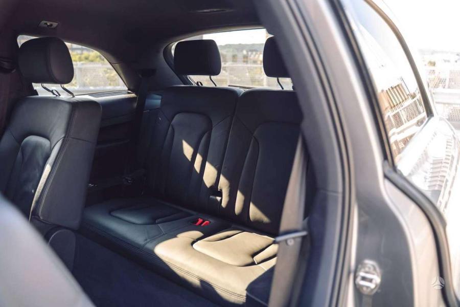 Grey Audi Q7 2010 in Vilnius, with an engine capacity of 4.13 L and mileage of 340 thousand km for 10900 €, photo 17 on AUTOMOTO.COM.LV