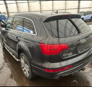 Grey Audi Q7 2010 in Marijampole, with an engine capacity of 3.00 L and mileage of 223 thousand km for 8500 €, photo 6 on AUTOMOTO.COM.LV