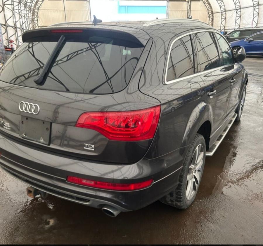 Grey Audi Q7 2010 in Marijampole, with an engine capacity of 3.00 L and mileage of 223 thousand km for 8500 €, photo 7 on AUTOMOTO.COM.LV