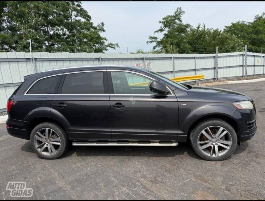 Grey Audi Q7 2010 in Marijampole, with an engine capacity of 3.00 L and mileage of 223 thousand km for 8500 €, photo 9 on AUTOMOTO.COM.LV