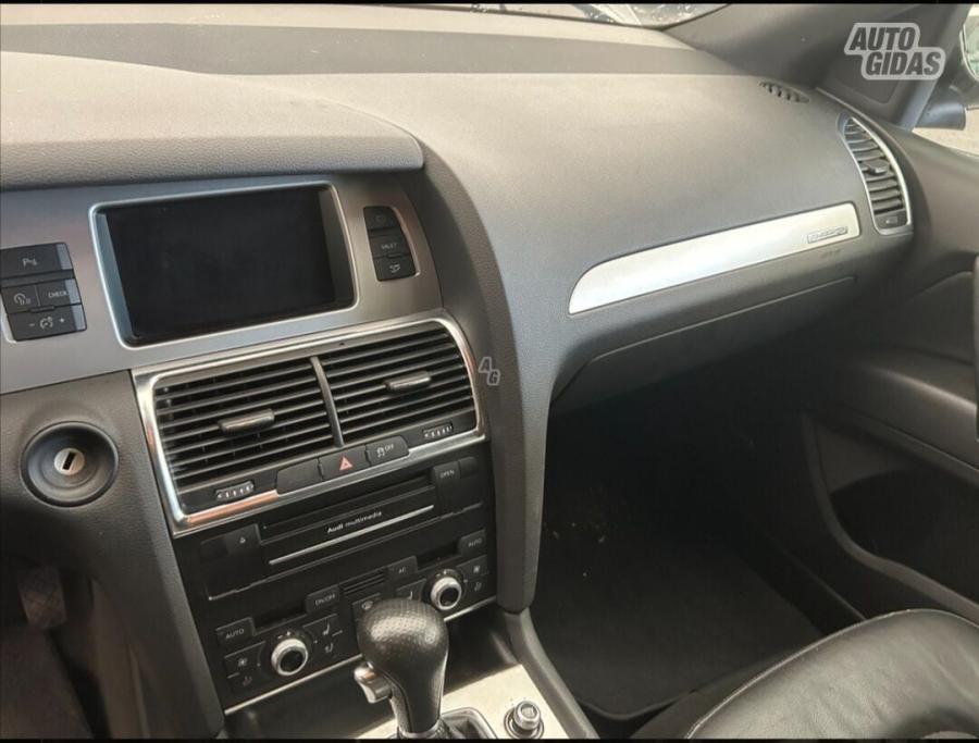 Grey Audi Q7 2010 in Marijampole, with an engine capacity of 3.00 L and mileage of 223 thousand km for 8500 €, photo 23 on AUTOMOTO.COM.LV