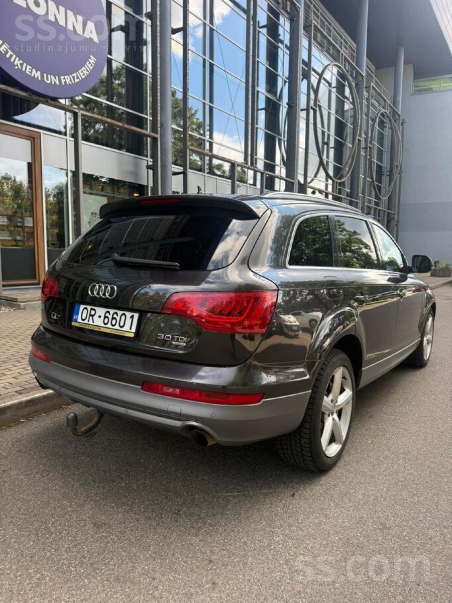 Grey Audi Q7 2010 in Riga, with an engine capacity of 3.00 L and mileage of 0 thousand km for 9900 €, photo 4 on AUTOMOTO.COM.LV