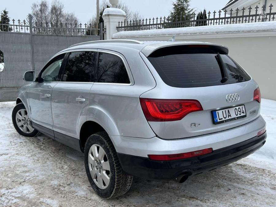 Grey Audi Q7 2011 in Vilnius, with an engine capacity of 2.97 L and mileage of 281 thousand km for 7850 €, photo 2 on AUTOMOTO.COM.LV