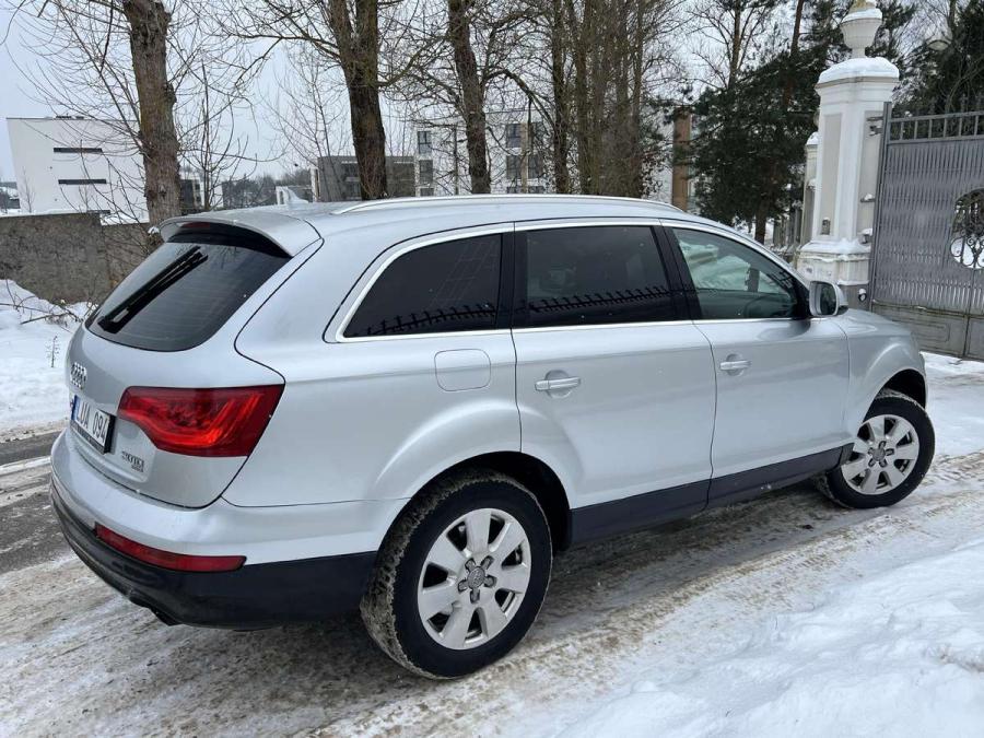 Grey Audi Q7 2011 in Vilnius, with an engine capacity of 2.97 L and mileage of 281 thousand km for 7850 €, photo 4 on AUTOMOTO.COM.LV