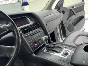 Grey Audi Q7 2011 in Vilnius, with an engine capacity of 2.97 L and mileage of 281 thousand km for 7850 €, photo 27 on AUTOMOTO.COM.LV