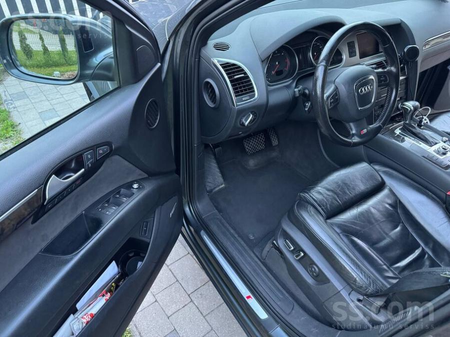 Grey Audi Q7 2011 in Riga, with an engine capacity of 3.00 L and mileage of 276 thousand km for 11990 €, photo 6 on AUTOMOTO.COM.LV