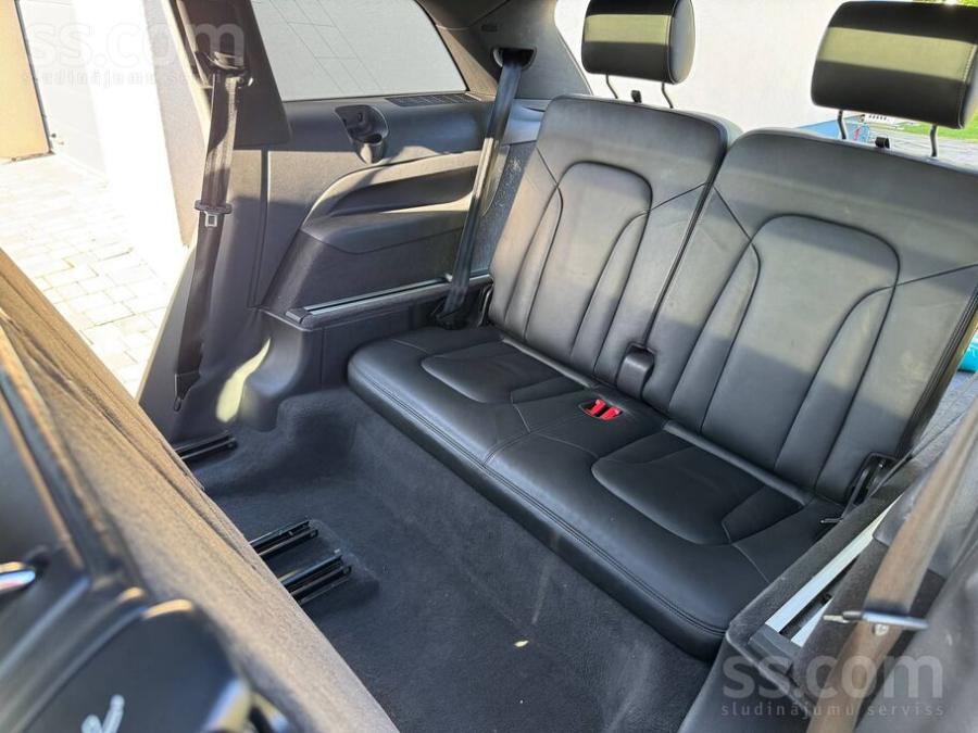 Grey Audi Q7 2011 in Riga, with an engine capacity of 3.00 L and mileage of 276 thousand km for 11990 €, photo 10 on AUTOMOTO.COM.LV