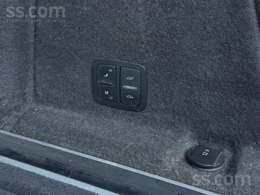 Grey Audi Q7 2011 in Riga, with an engine capacity of 3.00 L and mileage of 276 thousand km for 11990 €, photo 11 on AUTOMOTO.COM.LV