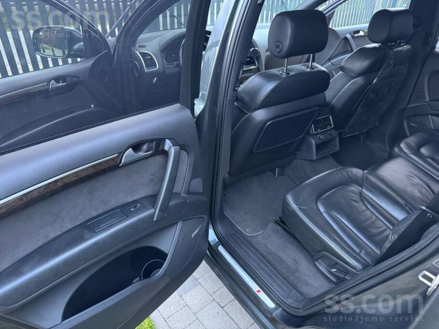 Grey Audi Q7 2011 in Riga, with an engine capacity of 3.00 L and mileage of 276 thousand km for 11990 €, photo 15 on AUTOMOTO.COM.LV