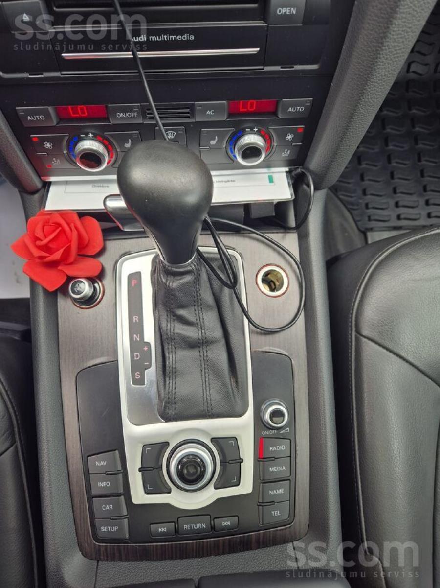 Pelēks Audi Q7 2011 Valmiera, ar dzinēja tilpumu 3.00 L un nobraukumu 183 tūkst. km par 9500 €, foto 12 vietnē AUTOMOTO.COM.LV