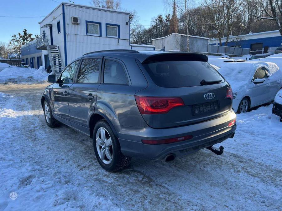Grey Audi Q7 2012 in Kaunas, with an engine capacity of 2.97 L and mileage of 330 thousand km for 5400 €, photo 4 on AUTOMOTO.COM.LV