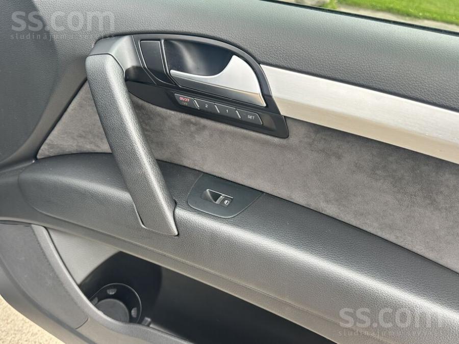 Grey Audi Q7 2012 in Riga, with an engine capacity of 3.00 L and mileage of 280 thousand km for 12890 €, photo 33 on AUTOMOTO.COM.LV