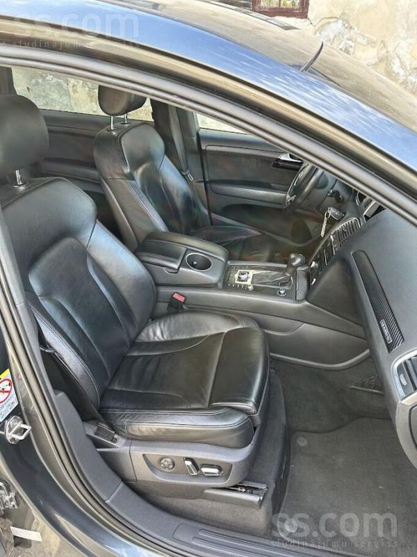 Grey Audi Q7 2012 in Tukums, with an engine capacity of 3.00 L and mileage of 310 thousand km for 13750 €, photo 9 on AUTOMOTO.COM.LV