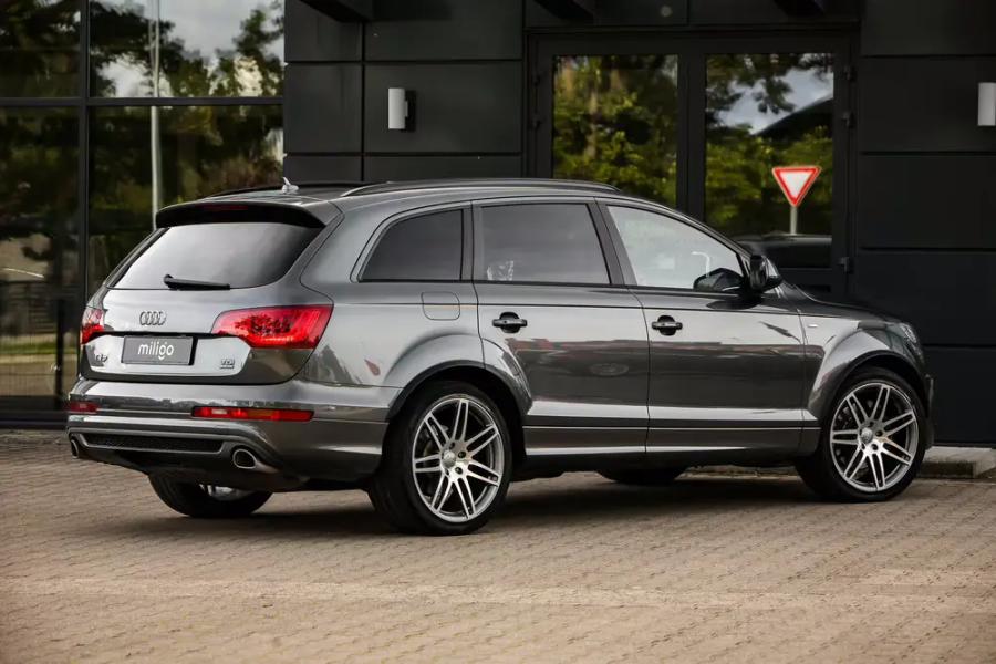 Grey Audi Q7 2012 in Jelgava, with an engine capacity of 3.00 L and mileage of 259 thousand km for 15550 €, photo 8 on AUTOMOTO.COM.LV