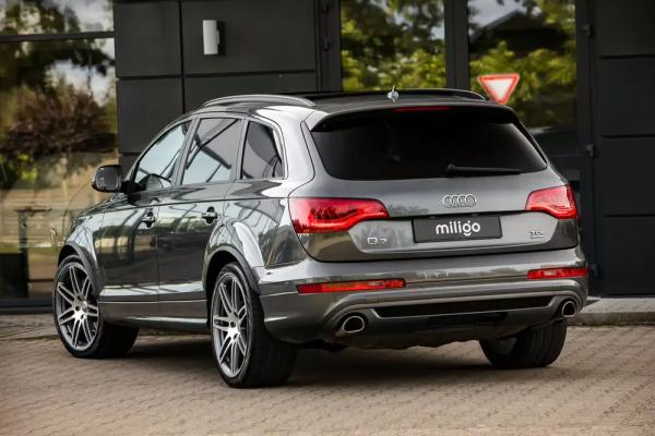 Grey Audi Q7 2012 in Jelgava, with an engine capacity of 3.00 L and mileage of 259 thousand km for 15550 €, photo 9 on AUTOMOTO.COM.LV