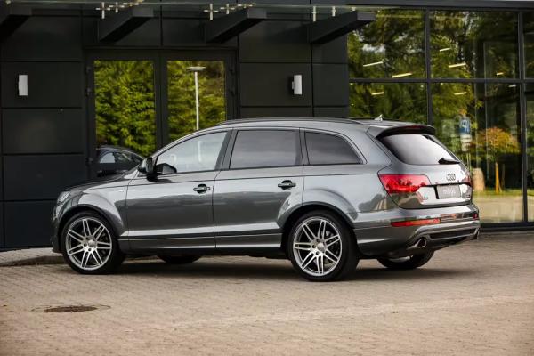 Grey Audi Q7 2012 in Jelgava, with an engine capacity of 3.00 L and mileage of 259 thousand km for 15550 €, photo 10 on AUTOMOTO.COM.LV