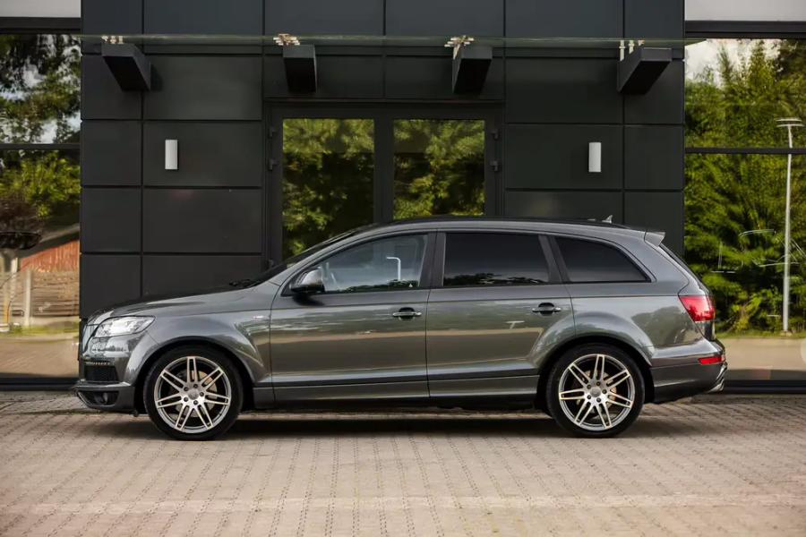 Grey Audi Q7 2012 in Jelgava, with an engine capacity of 3.00 L and mileage of 259 thousand km for 15550 €, photo 12 on AUTOMOTO.COM.LV