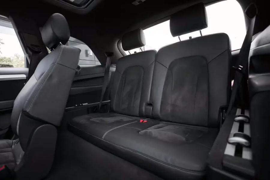 Grey Audi Q7 2012 in Jelgava, with an engine capacity of 3.00 L and mileage of 259 thousand km for 15550 €, photo 19 on AUTOMOTO.COM.LV