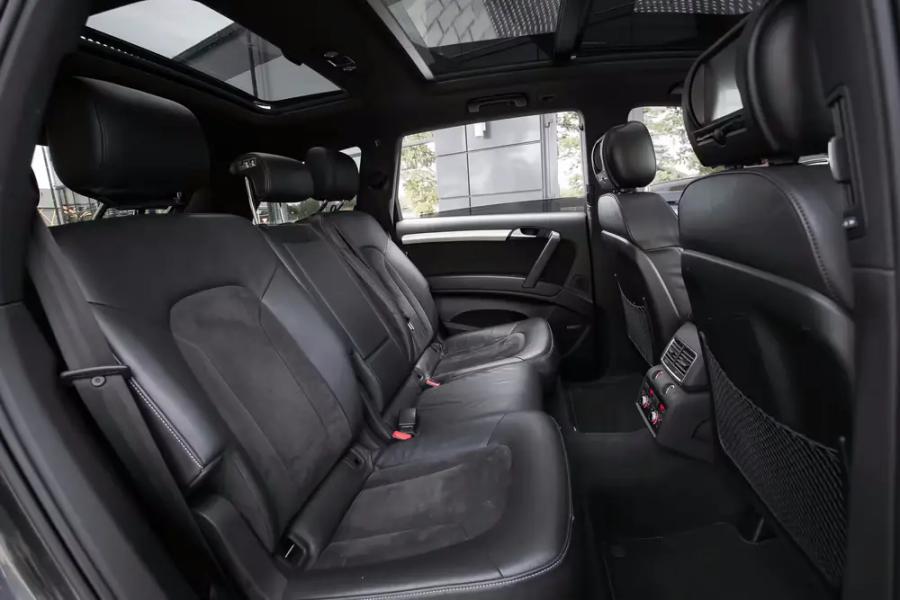 Grey Audi Q7 2012 in Jelgava, with an engine capacity of 3.00 L and mileage of 259 thousand km for 15550 €, photo 21 on AUTOMOTO.COM.LV
