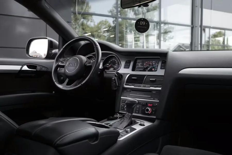 Grey Audi Q7 2012 in Jelgava, with an engine capacity of 3.00 L and mileage of 259 thousand km for 15550 €, photo 24 on AUTOMOTO.COM.LV
