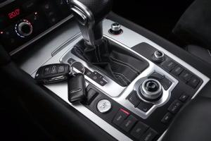 Grey Audi Q7 2012 in Jelgava, with an engine capacity of 3.00 L and mileage of 259 thousand km for 15550 €, photo 26 on AUTOMOTO.COM.LV