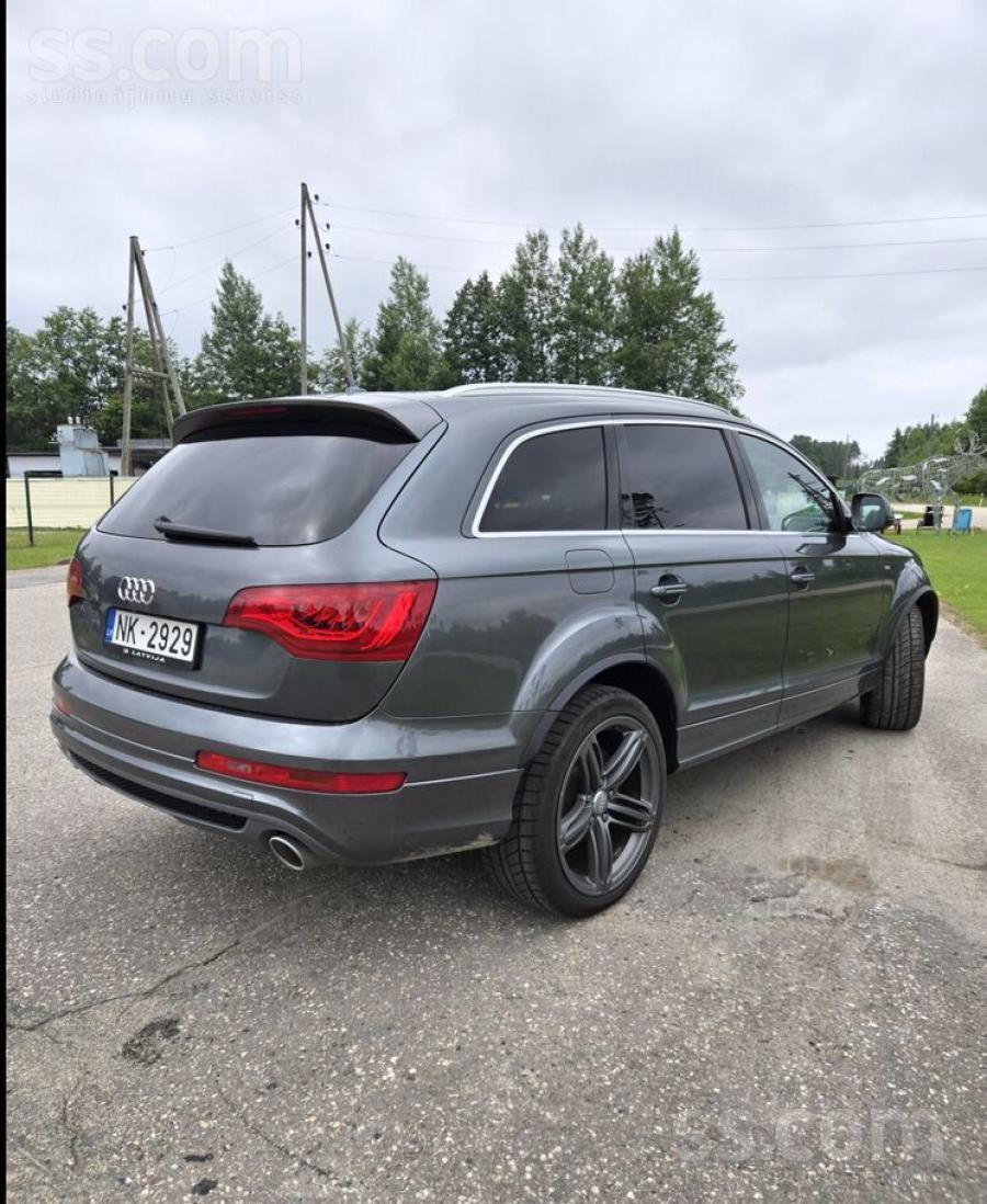 Grey Audi Q7 2012 in Riga, with an engine capacity of 3.00 L and mileage of 300 thousand km for 13500 €, photo 4 on AUTOMOTO.COM.LV