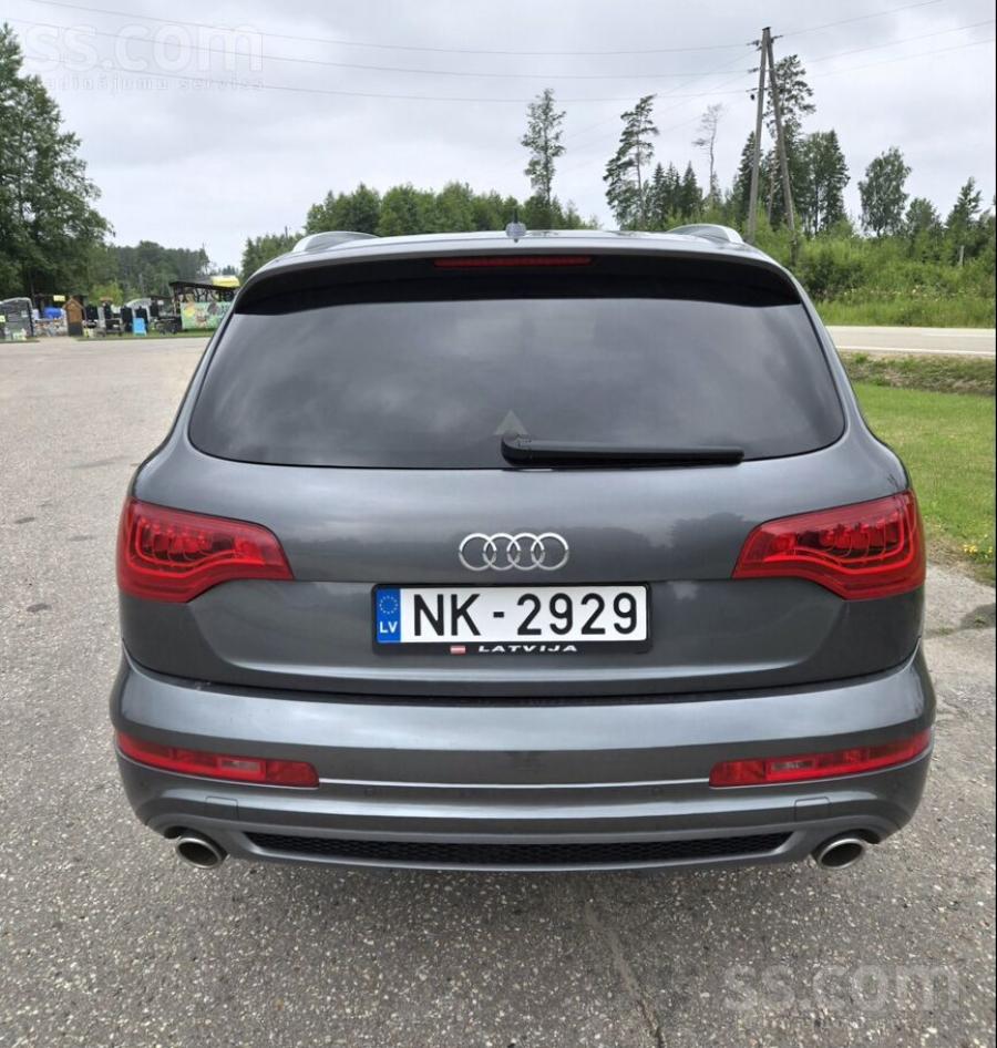 Grey Audi Q7 2012 in Riga, with an engine capacity of 3.00 L and mileage of 300 thousand km for 13500 €, photo 5 on AUTOMOTO.COM.LV