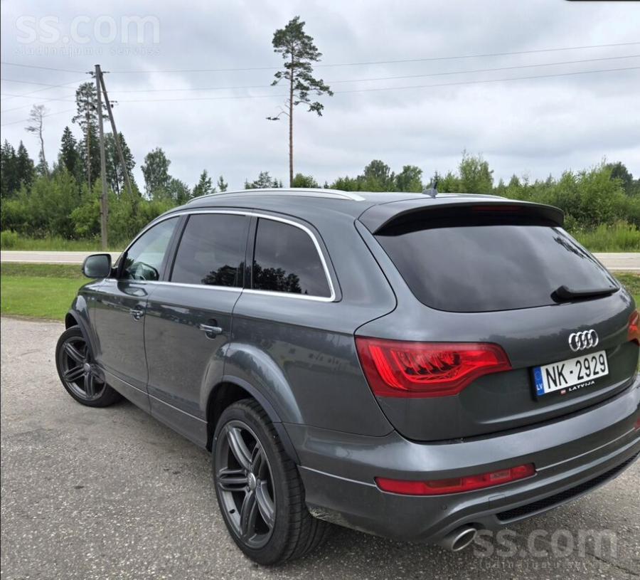 Grey Audi Q7 2012 in Riga, with an engine capacity of 3.00 L and mileage of 300 thousand km for 13500 €, photo 6 on AUTOMOTO.COM.LV