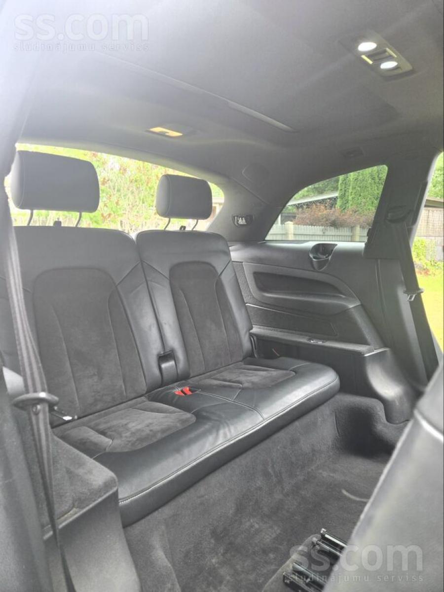 Grey Audi Q7 2012 in Riga, with an engine capacity of 3.00 L and mileage of 300 thousand km for 13500 €, photo 16 on AUTOMOTO.COM.LV