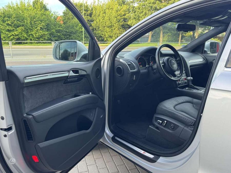 Grey Audi Q7 2013 in Klaipeda, with an engine capacity of 4.20 L and mileage of 200 thousand km for 12900 €, photo 13 on AUTOMOTO.COM.LV