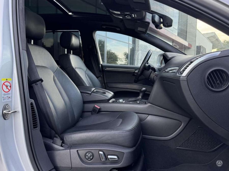 Grey Audi Q7 2013 in Klaipeda, with an engine capacity of 4.20 L and mileage of 200 thousand km for 12900 €, photo 29 on AUTOMOTO.COM.LV