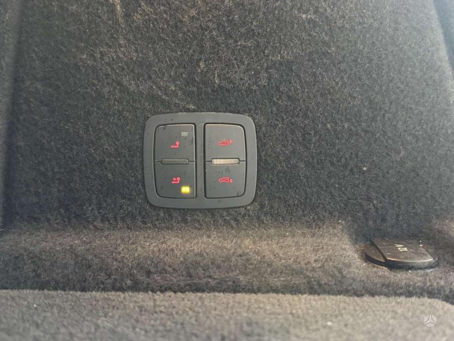 Grey Audi Q7 2013 in Klaipeda, with an engine capacity of 4.20 L and mileage of 200 thousand km for 12900 €, photo 35 on AUTOMOTO.COM.LV