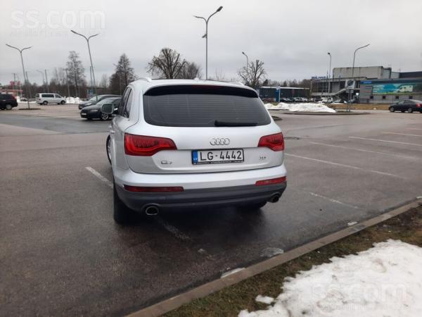 Grey Audi Q7 2013 in Riga, with an engine capacity of 3.00 L and mileage of 285 thousand km for 13000 €, photo 3 on AUTOMOTO.COM.LV
