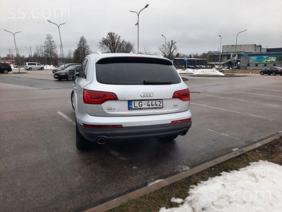 Grey Audi Q7 2013 in Riga, with an engine capacity of 3.00 L and mileage of 285 thousand km for 13000 €, photo 4 on AUTOMOTO.COM.LV