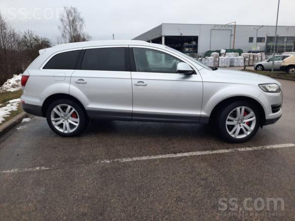 Grey Audi Q7 2013 in Riga, with an engine capacity of 3.00 L and mileage of 285 thousand km for 13000 €, photo 7 on AUTOMOTO.COM.LV
