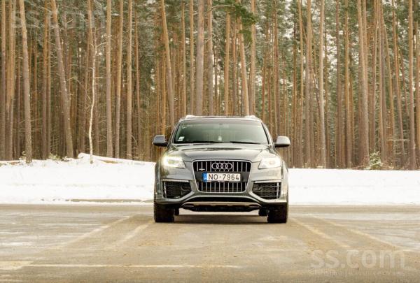 Grey Audi Q7 2014 in Riga, with an engine capacity of 3.00 L and mileage of 239 thousand km for 14390 €, photo 3 on AUTOMOTO.COM.LV