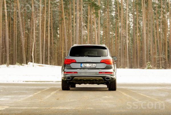 Grey Audi Q7 2014 in Riga, with an engine capacity of 3.00 L and mileage of 239 thousand km for 14390 €, photo 7 on AUTOMOTO.COM.LV
