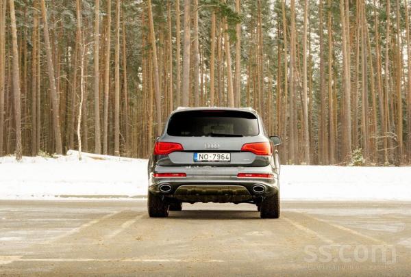 Grey Audi Q7 2014 in Riga, with an engine capacity of 3.00 L and mileage of 239 thousand km for 14390 €, photo 6 on AUTOMOTO.COM.LV