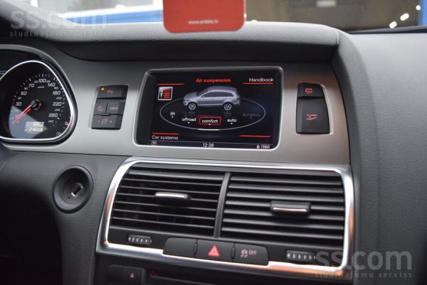 Grey Audi Q7 2014 in Riga, with an engine capacity of 4.20 L and mileage of 247 thousand km for 13500 €, photo 8 on AUTOMOTO.COM.LV