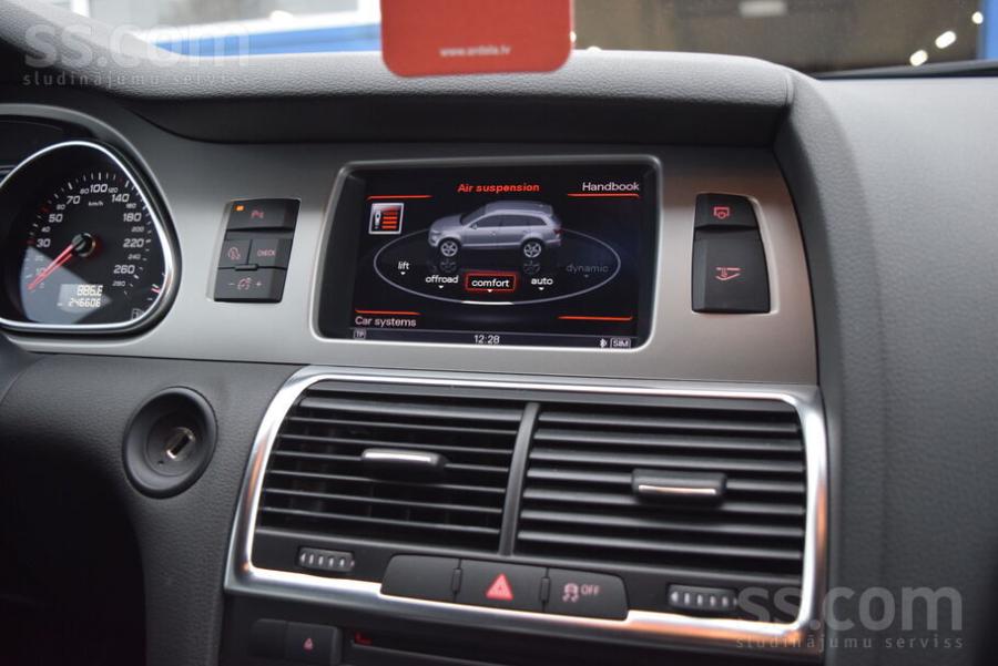 Grey Audi Q7 2014 in Riga, with an engine capacity of 4.20 L and mileage of 247 thousand km for 13500 €, photo 9 on AUTOMOTO.COM.LV