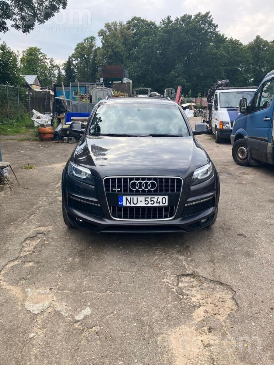 Grey Audi Q7 2014 in Riga, with an engine capacity of 3.00 L and mileage of 301 thousand km for 10500 €, photo 1 on AUTOMOTO.COM.LV