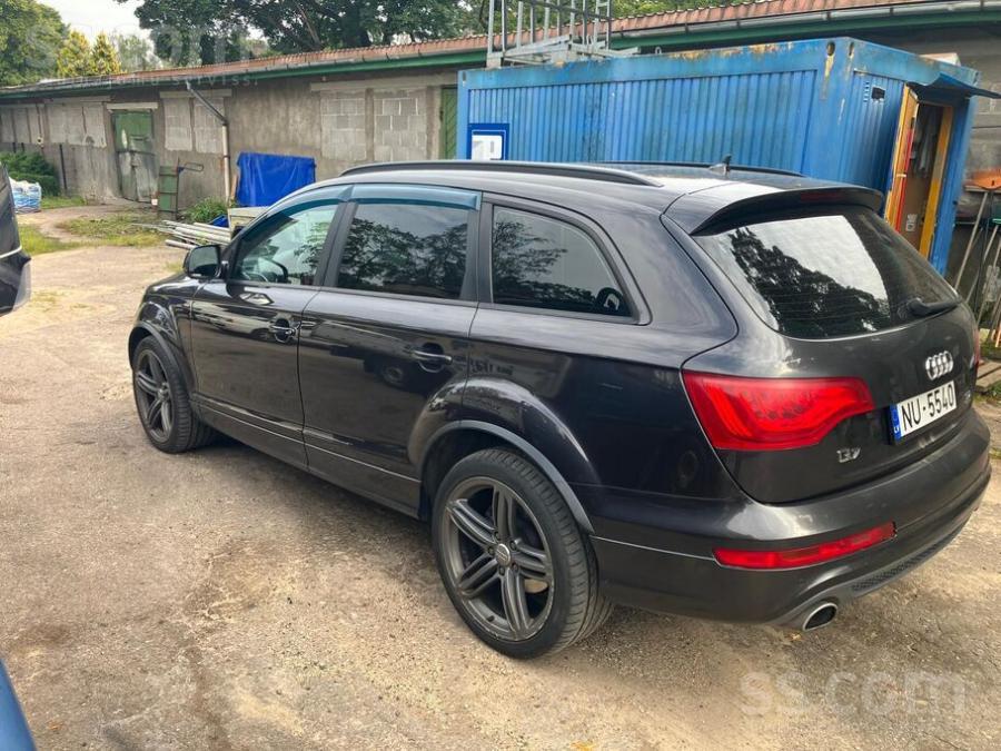 Grey Audi Q7 2014 in Riga, with an engine capacity of 3.00 L and mileage of 301 thousand km for 10500 €, photo 3 on AUTOMOTO.COM.LV