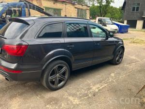 Grey Audi Q7 2014 in Riga, with an engine capacity of 3.00 L and mileage of 301 thousand km for 10500 €, photo 4 on AUTOMOTO.COM.LV