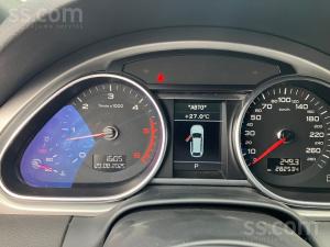 Grey Audi Q7 2014 in Riga, with an engine capacity of 3.00 L and mileage of 301 thousand km for 10500 €, photo 8 on AUTOMOTO.COM.LV