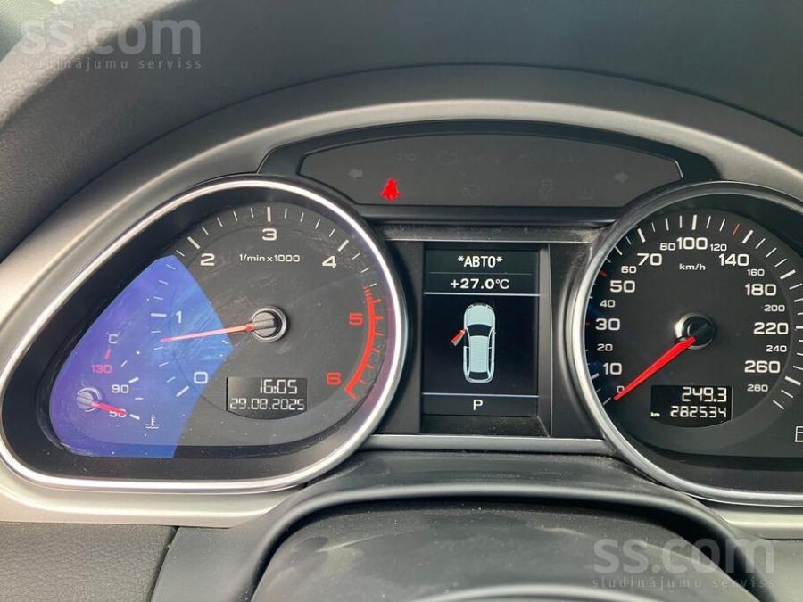 Grey Audi Q7 2014 in Riga, with an engine capacity of 3.00 L and mileage of 301 thousand km for 10500 €, photo 8 on AUTOMOTO.COM.LV
