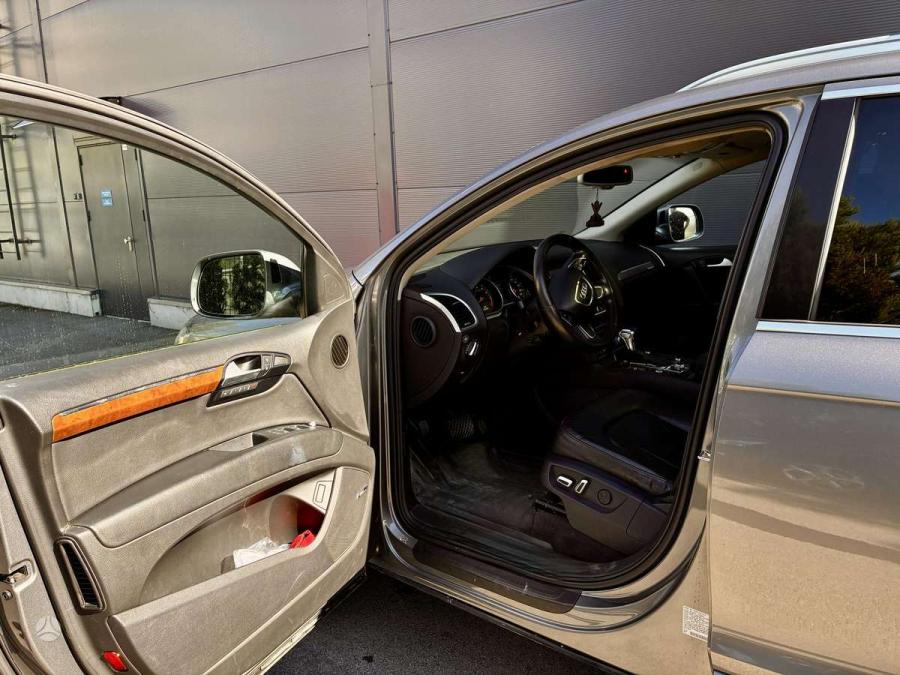 Grey Audi Q7 2014 in Klaipeda, with an engine capacity of 3.00 L and mileage of 278 thousand km for 9200 €, photo 12 on AUTOMOTO.COM.LV