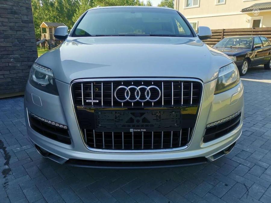 Grey Audi Q7 2014 in Vilnius, with an engine capacity of 3.00 L and mileage of 245 thousand km for 11500 €, photo 3 on AUTOMOTO.COM.LV